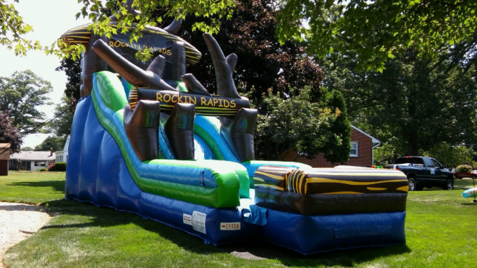 Giantic 22' Rockin' Rapids Inflatable Water Slide For Backyard / Outdoor